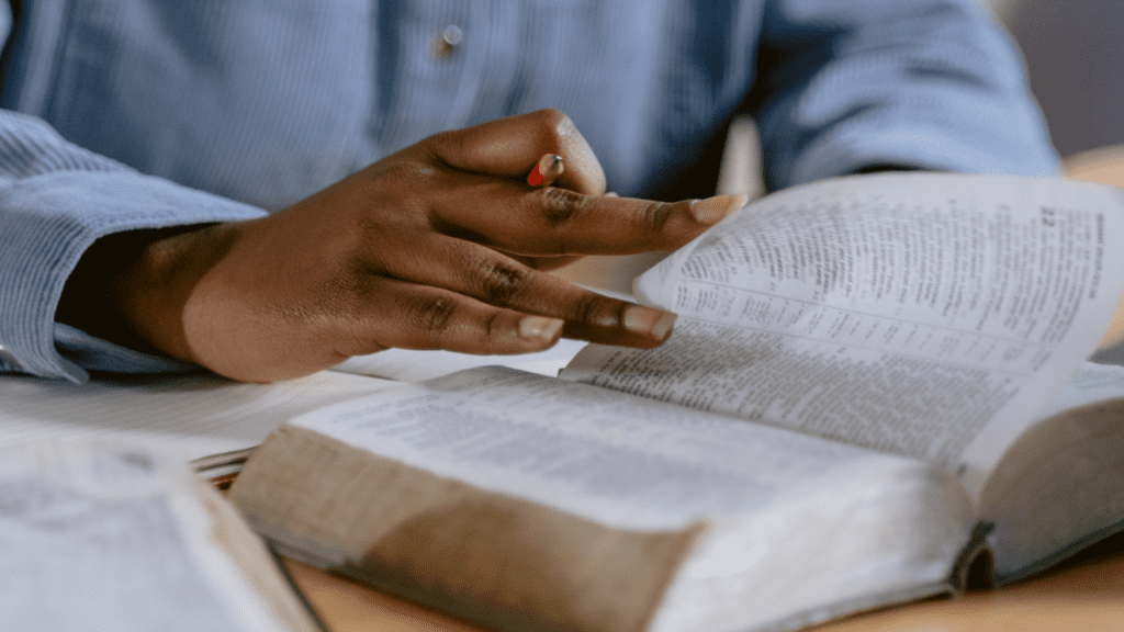 How to Find Time to Pray as a Busy Mom: 5 Helpful Ways