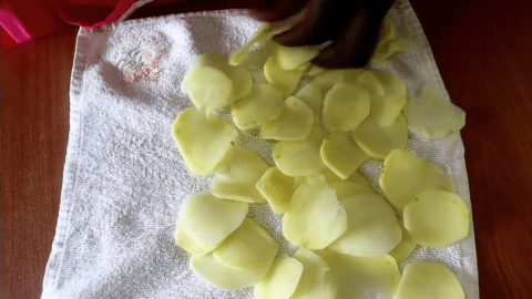 Crispy & Crunchy Homemade Potato Crisps Recipe – Quick & Easy!