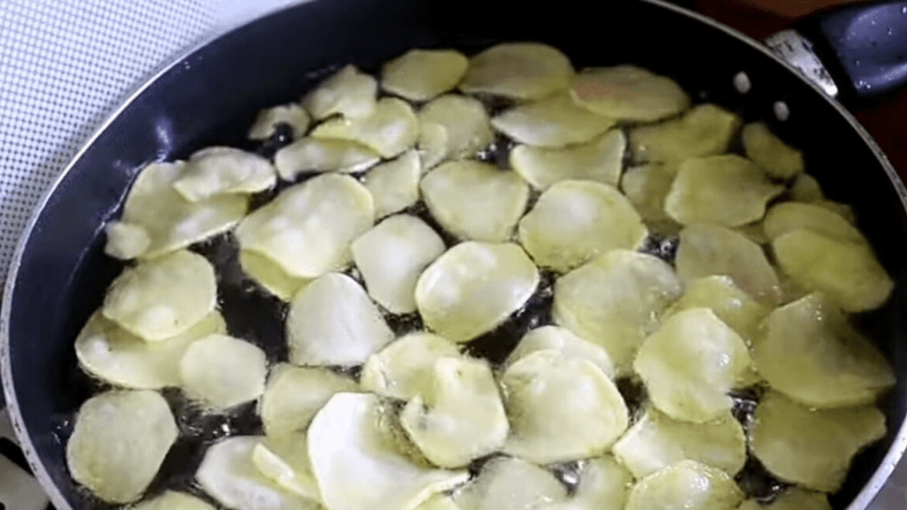 Crispy & Crunchy Homemade Potato Crisps Recipe – Quick & Easy!