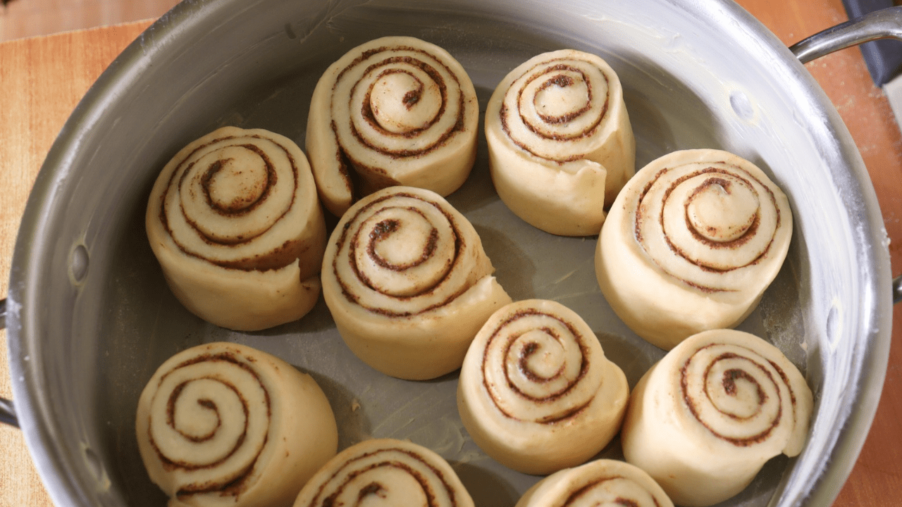 Easy No-Oven Cinnamon Rolls | Soft & Fluffy Stovetop Recipe